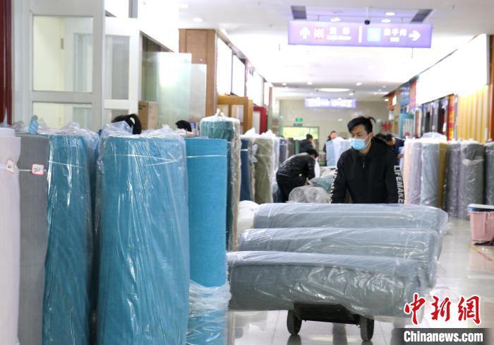 Zhejiang Kickstart | Merchants at the world's largest textile ...